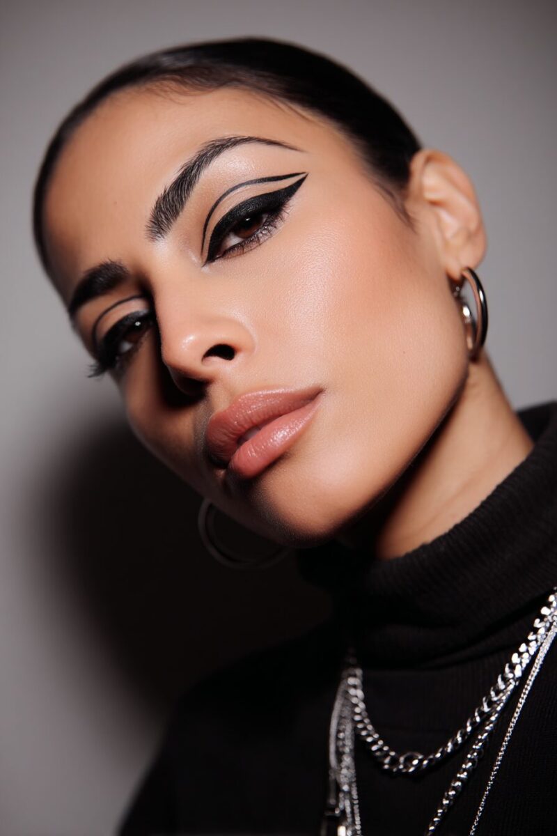 Get the ’90s Vampy Look: Makeup Inspos! 💋 — NeedleStyle